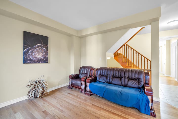 Fabulous_1bedroom01_2beds_ajax - Ajax