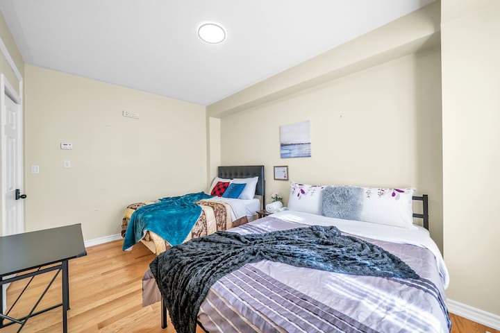 Fabulous_1bedroom01_2beds_ajax - Ajax