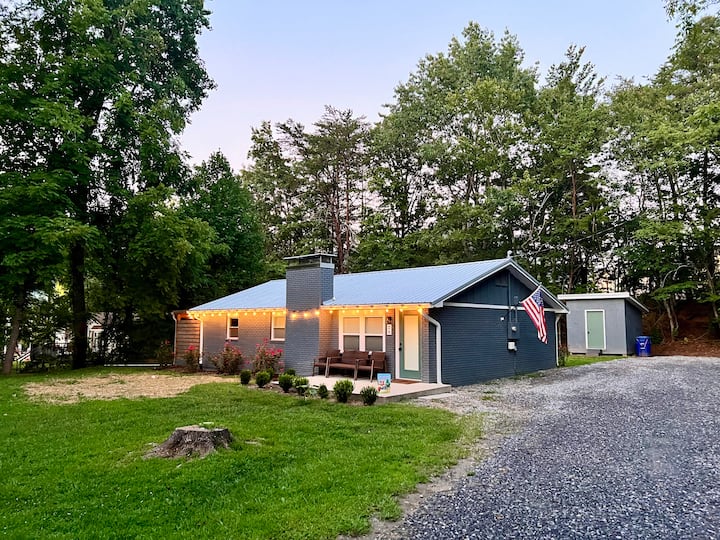 Modern Mountain Getaway! - Asheville, NC