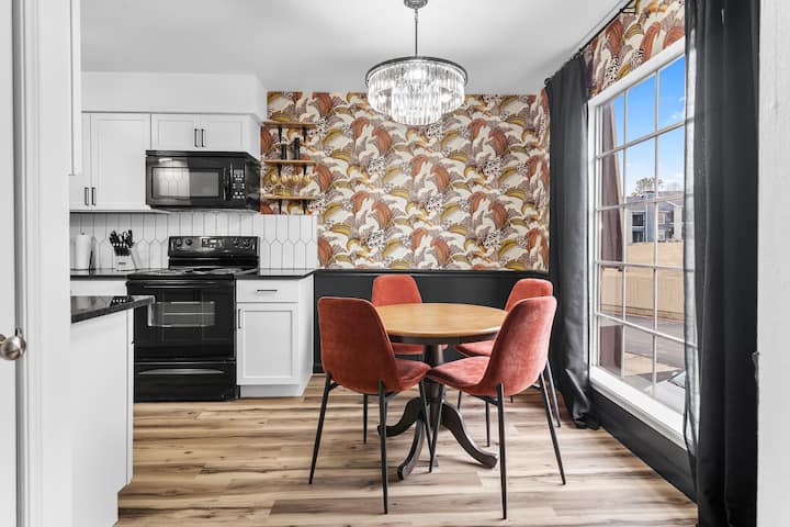 Pet Friendly, Near St Francis - Tulsa, OK