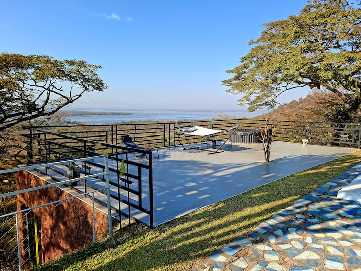 Mountain Lake Den - Zimbabwe