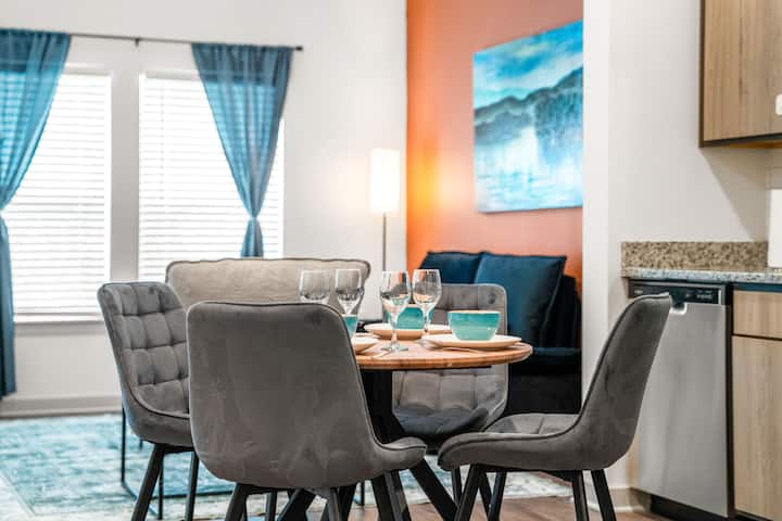 Disney Getaway King Bed Pet Friendly Amenities - Four Corners, FL