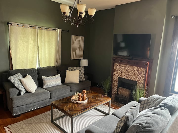Historic Haven | Sleeps 8+ In Kc - North Kansas City, MO