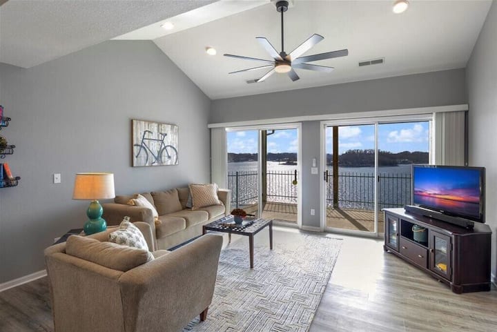 Lulu's Lakeside Living - Top Floor - Lake Views - Lake Ozark, MO
