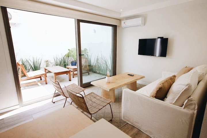 Cozy 1-bed Apt, Steps From Beach - Balneario Buenos Aires