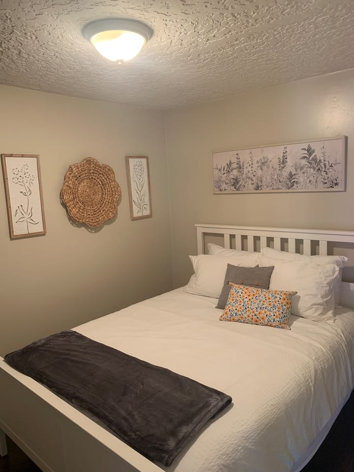 Country Cottage - Monmouth, OR