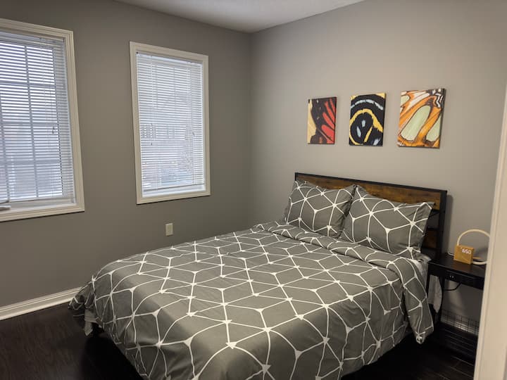 Spacious Quiet Room - Whitby