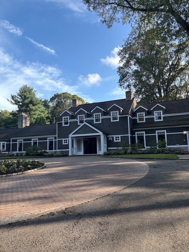 Luxury 7-bedroom Villa With Pool In Glen Head - Port Washington, NY