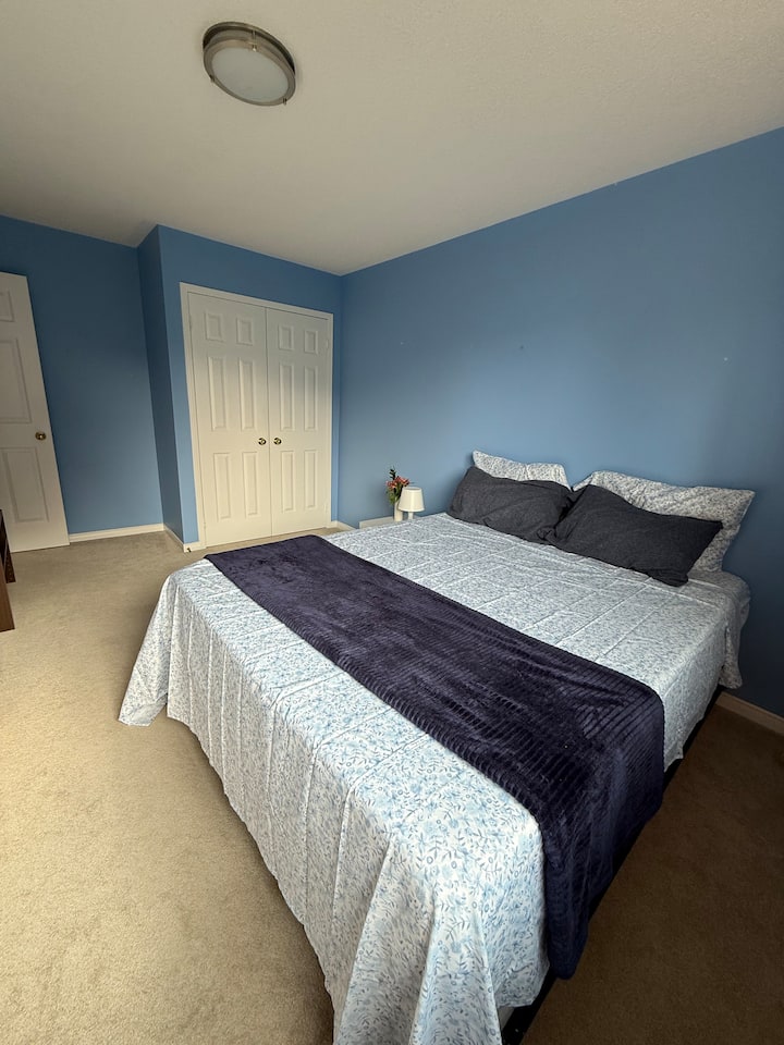 Clean Room, Great Location 2 - Burlington