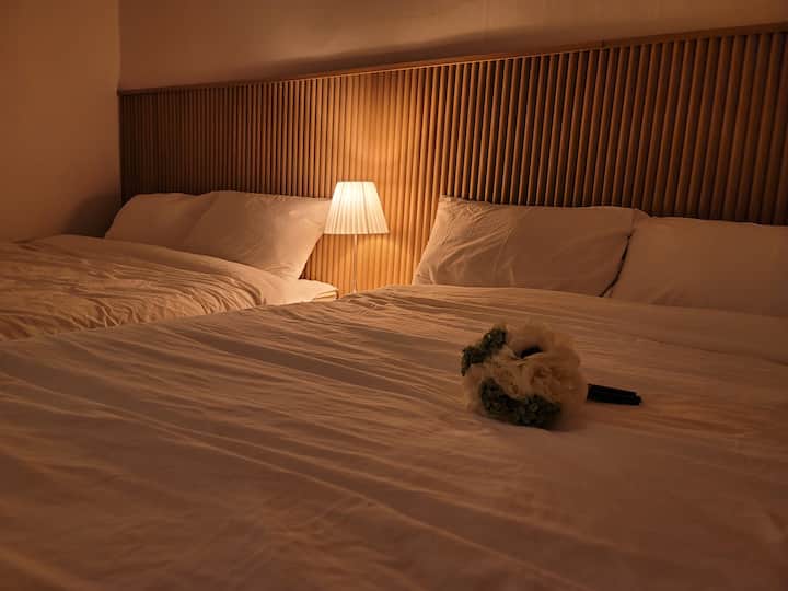 [감성독채 Adagio] #3인특가할인#오후2시퇴실 #역세권#1층독채 #해변5분#짐보관가능 - Busan