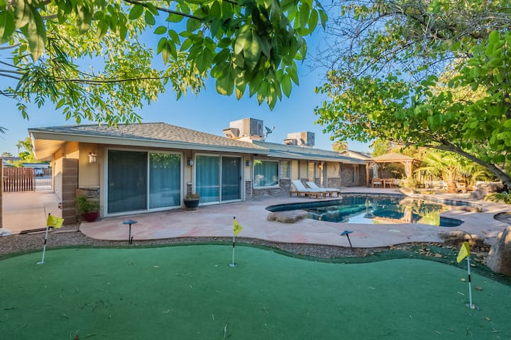 Luxe Mesa Escape W/ Pool, Sauna, Mini Golf & More! - Mesa