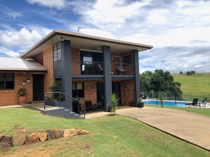 Classic Country House With Pool - Kalbar