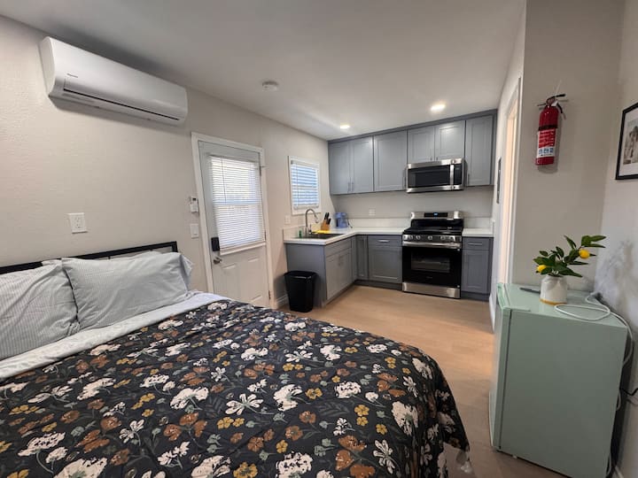 Private Full Kitchen With Bathroom 4326-b - Arcadia