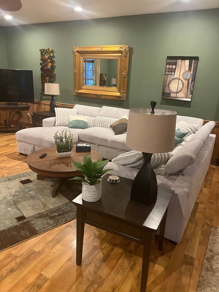 Spacious Cottage- Low Cleaning Fee - Lake Springfield, MO