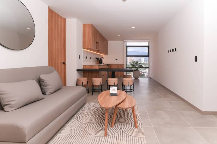 Prime El Poblado Apt – 3br + Cowork & Jacuzzi - Medellín