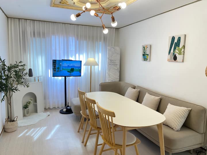 [지하철7분]1인1배드l가족숙소|ddp,명동,경복궁10분|성수,홍대 25분|대형|장기보관 - Seúl