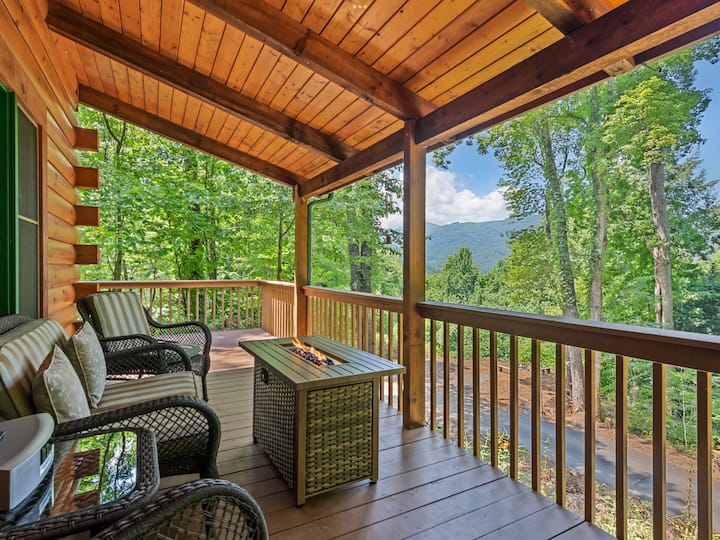 Robin’s Nest-peaceful Cabin W/views+great Location - Maggie Valley, NC