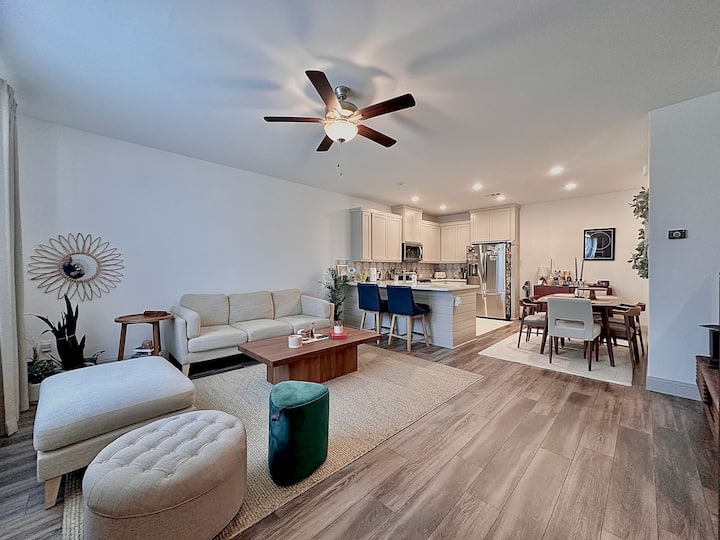 Great Space 3 Big Room 2.5 Bathroom With Laundry - Gotham City, Arlington