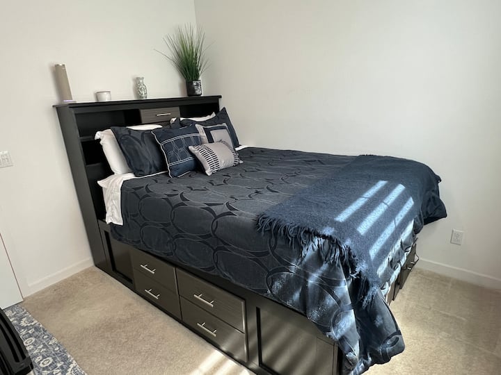 Modern & Cozy Private Room W/ Bath Near Disneyland - Fullerton, CA