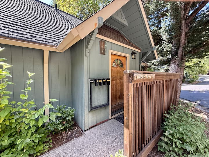 2br Mountain Retreat Condo | Balcony & Golf Nearby - Arnold, CA