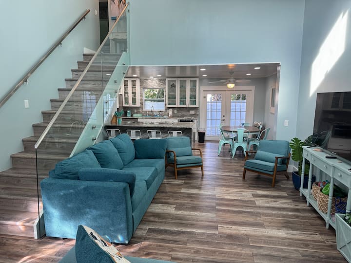 Luxury Townhouse/walk 2 Beach Pets & Boats Welcome - New Smyrna Beach, FL