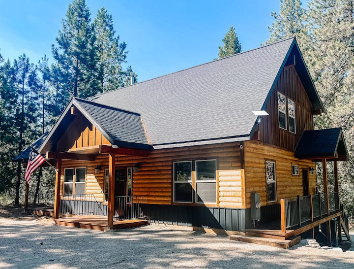 Ponderosa Pine Cabin - Lake Cascade State Park, Cascade