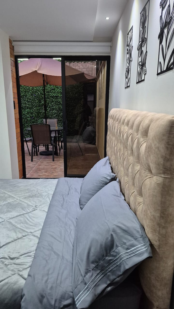 Suite Moderna Con Terraza Privada (101) - Azuay