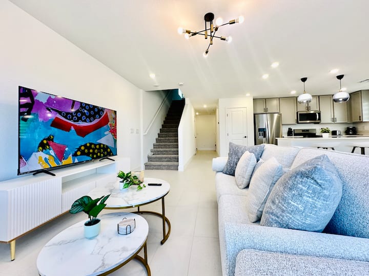 Serene&chic New Home With Pool Table Near Strip - Las Vegas, NV