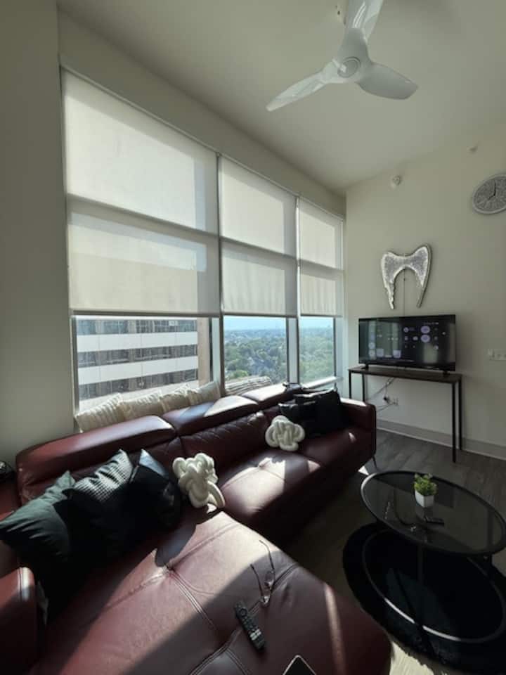 2bd/2ba Rollsroyce City Highrise - Houston, TX