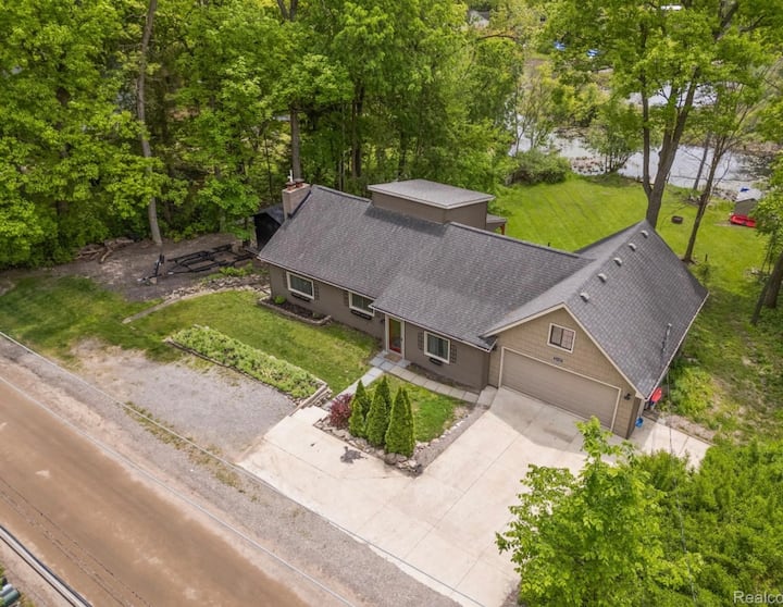 Hidden Gem - Lake Orion, MI