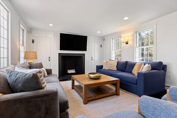 Walk To Lake + Fire Pit | Near Nauset + Sleeps 10 - Orleans, MA