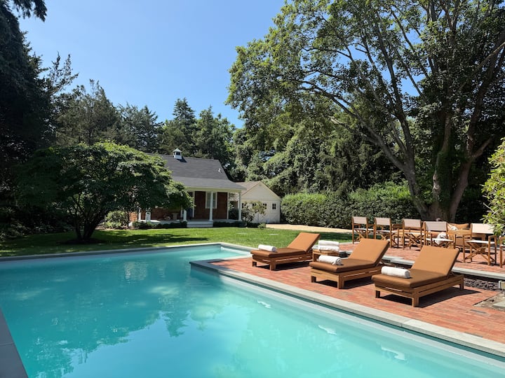 Stylish Bridgehampton Retreat - Bridgehampton, NY