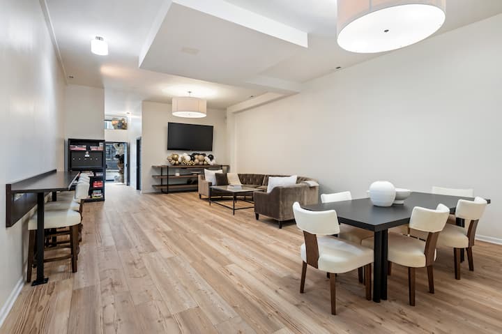 King & Queen Suite + Private Bath, 90 Walkscore - Chicago, IL