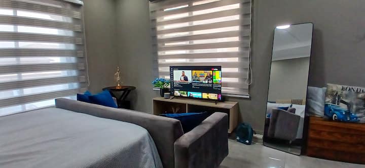 Cozy, Fully Furnished Bachelor - Soweto