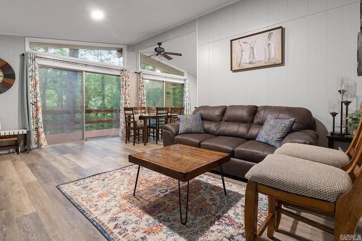 Village Mountain Retreat - Hot Springs Village, AR