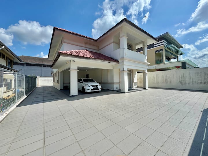 5br Family Home Near Legoland - Pekan Nanas