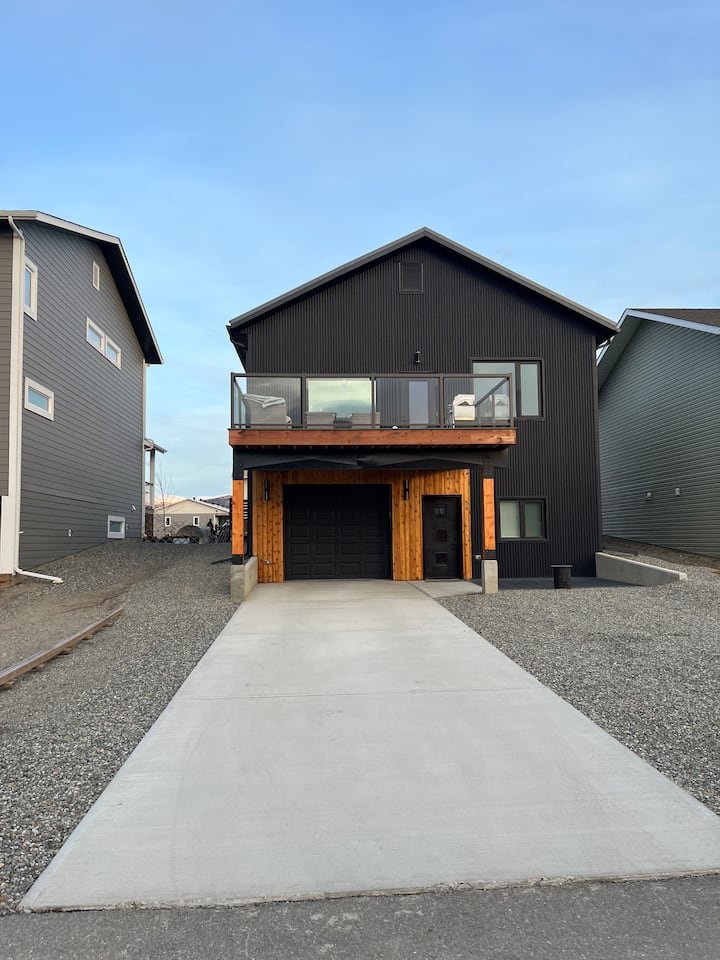 Welcome To Bb’s - Accommodations Are On 1st Floor. - Whitehorse, Canada