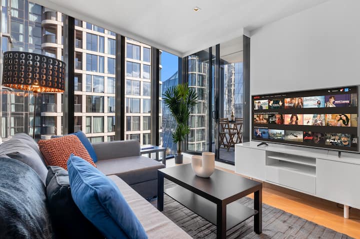 Relaxed Luxe Living | Pool & Free Parking | Marvel - Melbourne