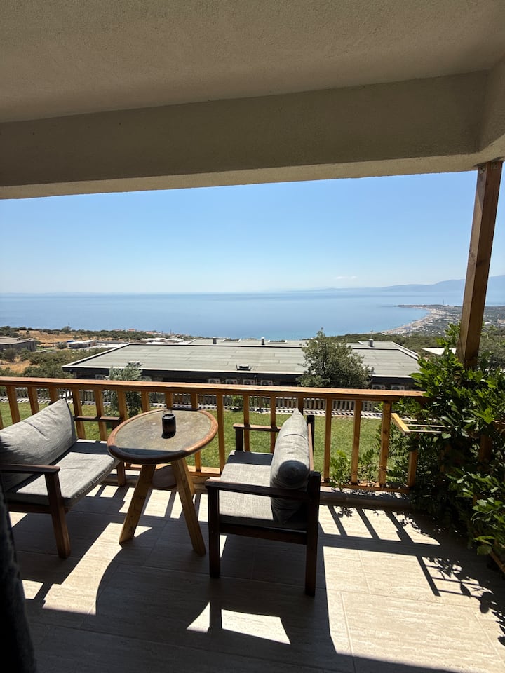 Taş Oda Balkonunda Kadırga Koyu Manzarası - Asso