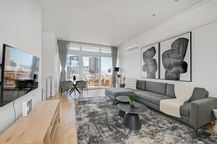 Manhattan Style Penthouse With Insane Views! - Cape Town