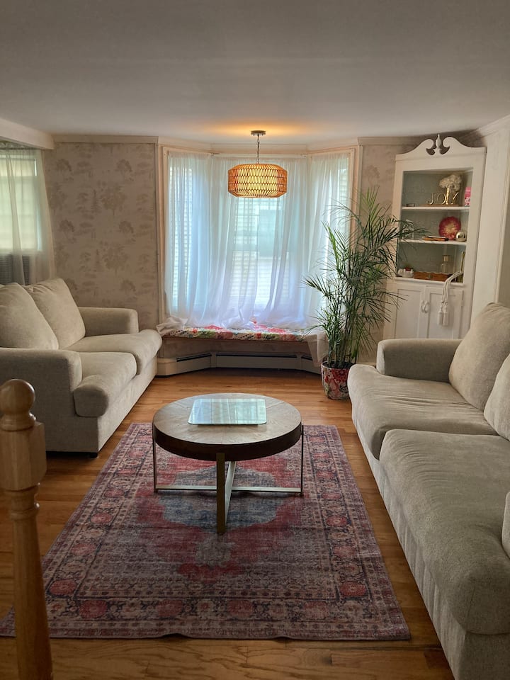 Cute Clean Safe Centerport Home - Northport