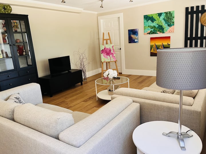 North Shore Spacious, One Bedroom Private Suite - 6400