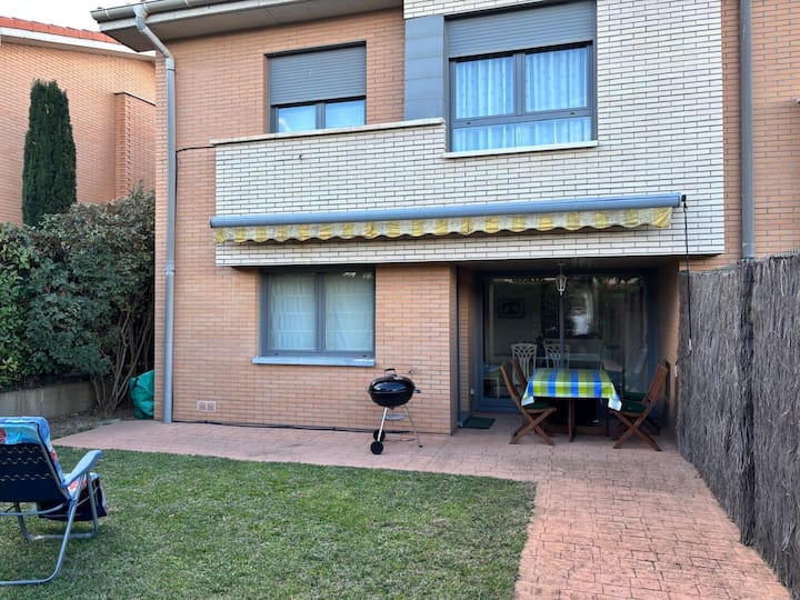 Chalet Familiar Con Jardín Cerca De Pistas Esquí. - Alesanco