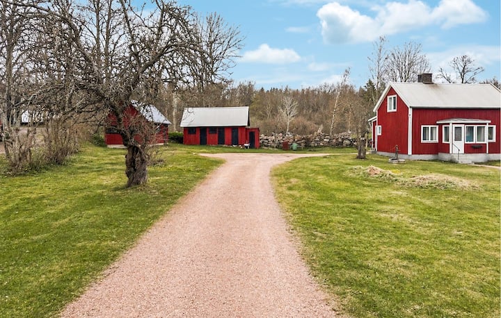 2 Bedroom Stunning Home In Habbestorp - Mönsterås