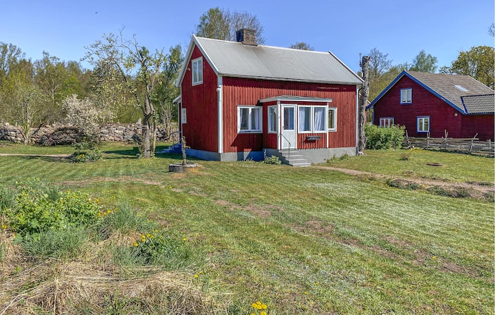 2 Bedroom Stunning Home In Habbestorp - Mönsterås