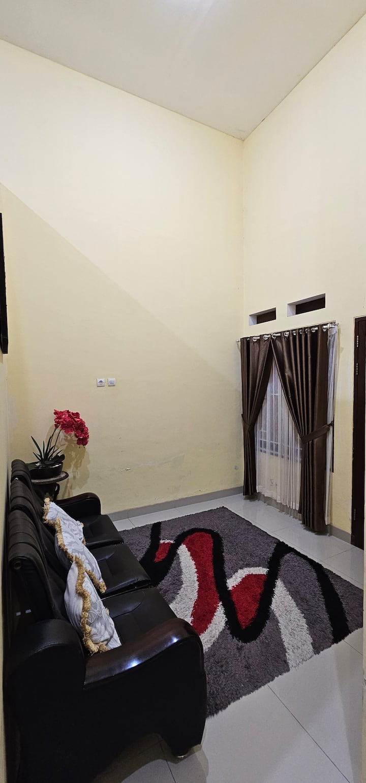Rumah Tamu 3 Kamar Tidur Ac - Mataram