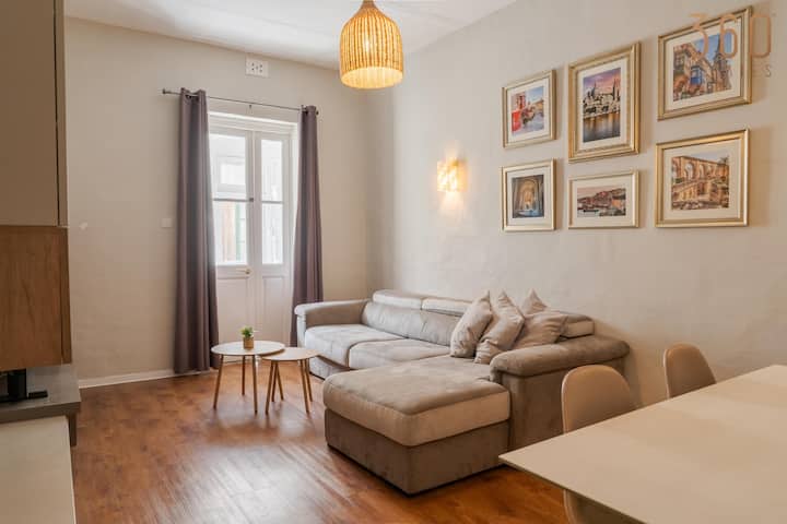 Classic Designer Valletta 1br Home With Wifi & Ac - Valletta