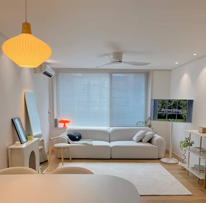 [따뜻한 색 : 온채溫彩] 프라이빗 독채,복층,테라스,무료주차,욕실2개,호텔침구,성심당 - Daejeon