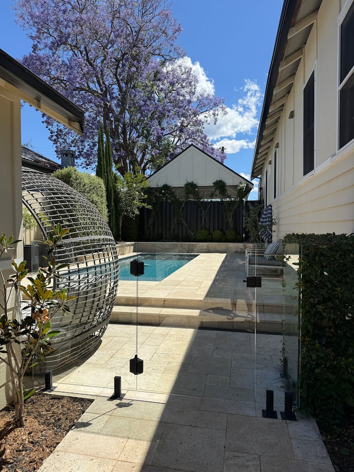 Adam’s Hall 1900s School House - Australie
