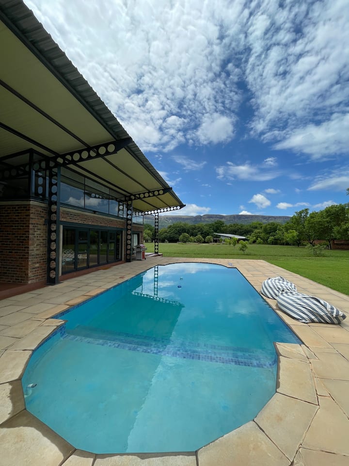 Harties Retreat • Pool, Hot Tub & Mountain Views - Hartbeespoort